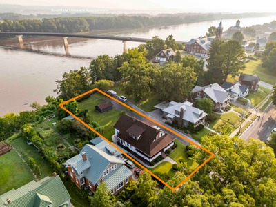 Trophy Properties and Auction