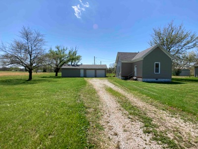 Trophy Properties and Auction